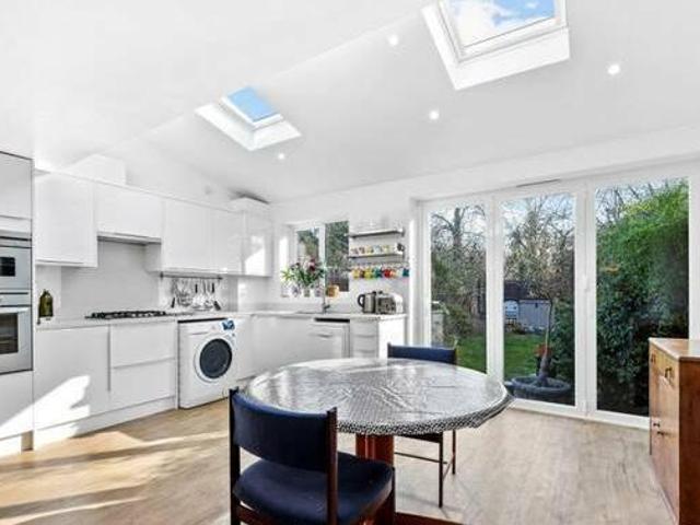 3 bedroom house for rent in Hillcross Avenue SM4
