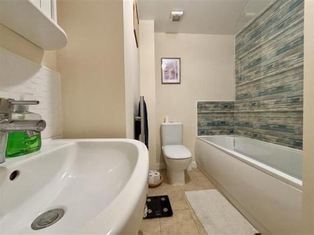 3 bedroom house for rent in Hunts Grove Drive, GL2