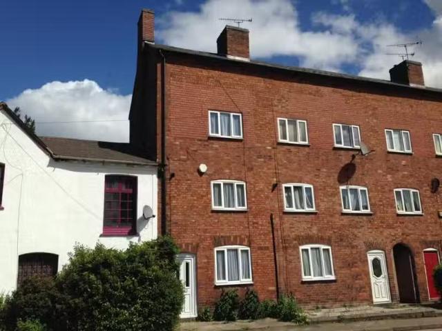 3 bedroom house for rent in Hurst Road, Longford, Coventry, CV6