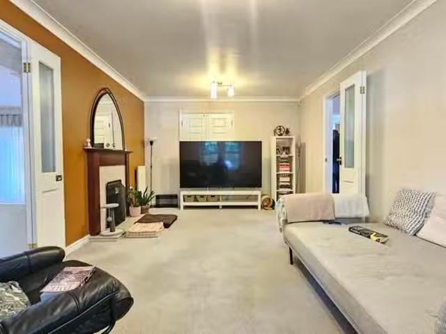 3 bedroom house for rent in Ingress Park Avenue, Greenhithe, DA9