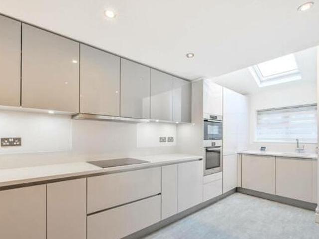 3 Bedroom House For Rent In Isle Of Dogs, London