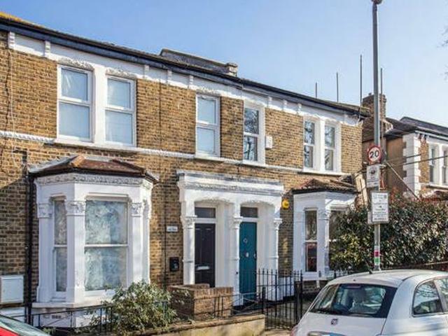 3 bedroom house for rent in Octavia Street SW11