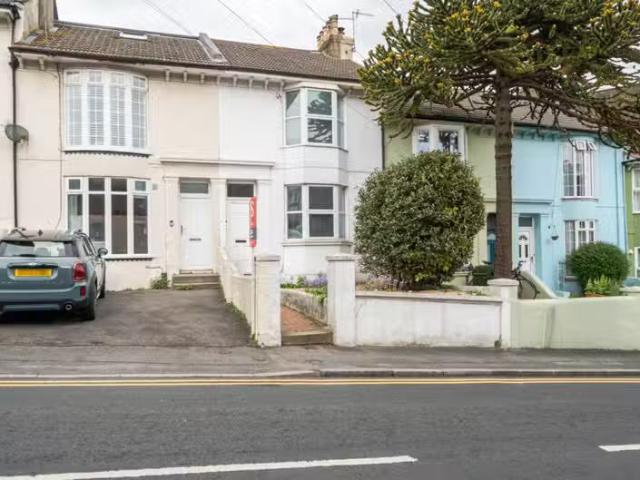 3 bedroom house for rent in Old Shoreham Road, Brighton, East.