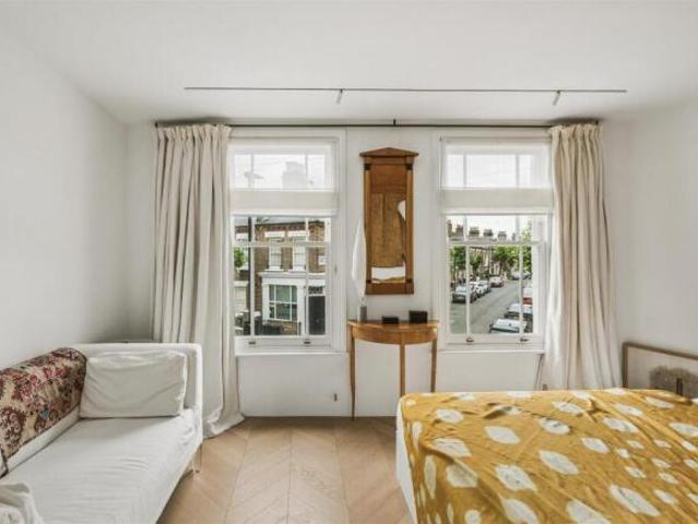 3 bedroom house for rent in Oliphant Street, London W10