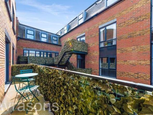 3 bedroom house for rent in Alphabet Mews, Oval, SW9