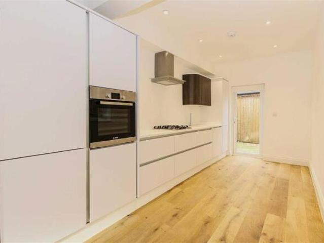 3 bedroom house for rent in Latimer Road, Teddington, TW11