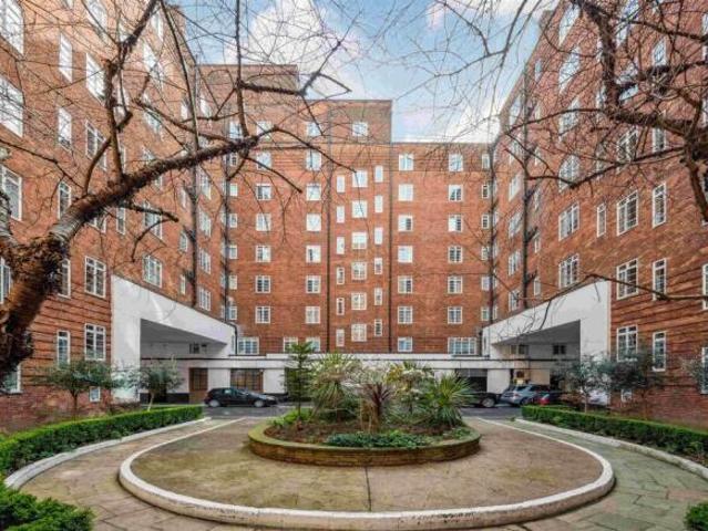 3 bedroom house for rent in Latymer Court, Hammersmith Road, London, W6
