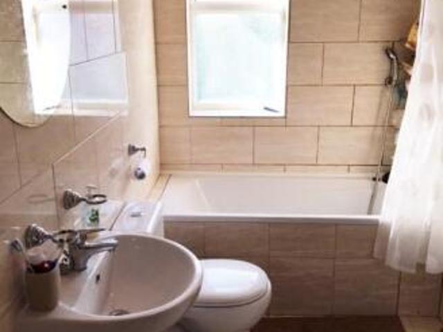 3 bedroom house for rent in Lancing Road, Sheffield, S2