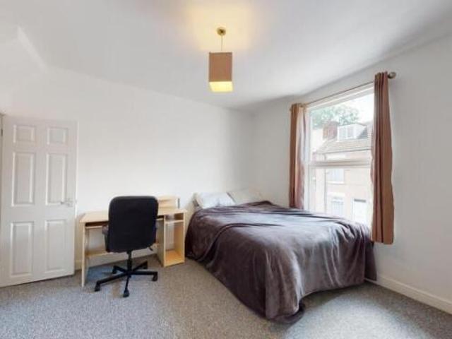3 bedroom house for rent in Langdon Street, Sheffield, S11