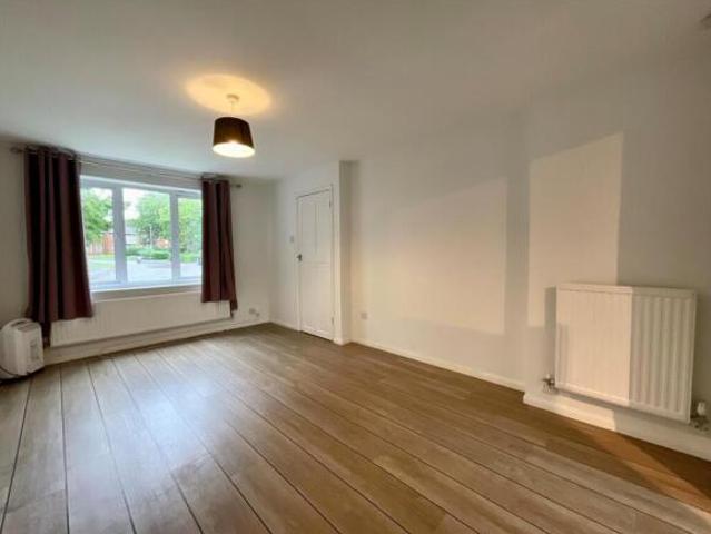 3 bedroom house for rent in Larchwood Close, Leicester, LE2