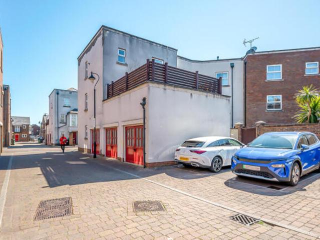3 bedroom house for rent in Lightermans Way, Ingress Park, DA9