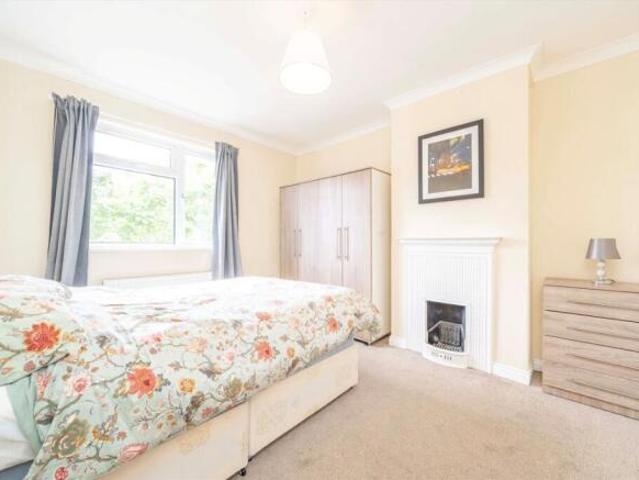 3 bedroom house for rent in Lionel Road North, Brentford, TW8