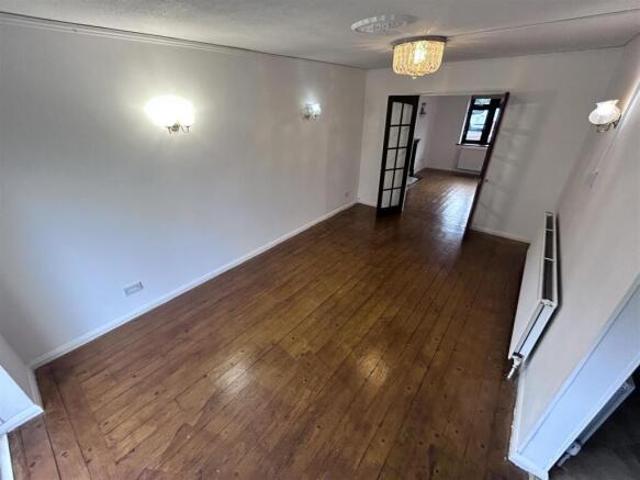 3 bedroom house for rent in Lukin Crescent, Chingford, London, E4