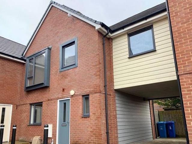 3 bedroom house for rent in Modern Three Double Bedroom Poole BH12