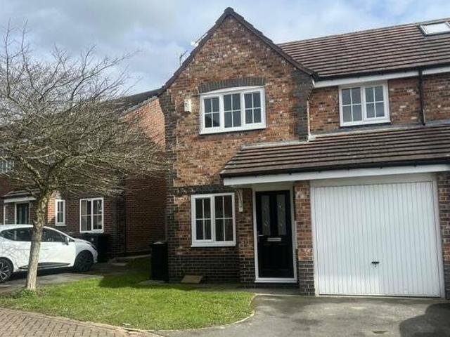 3 bedroom house for rent in Mead Road LEEDS LS15