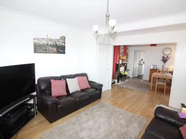 3 bedroom house for rent in Meadow Road, Bromley, BR2
