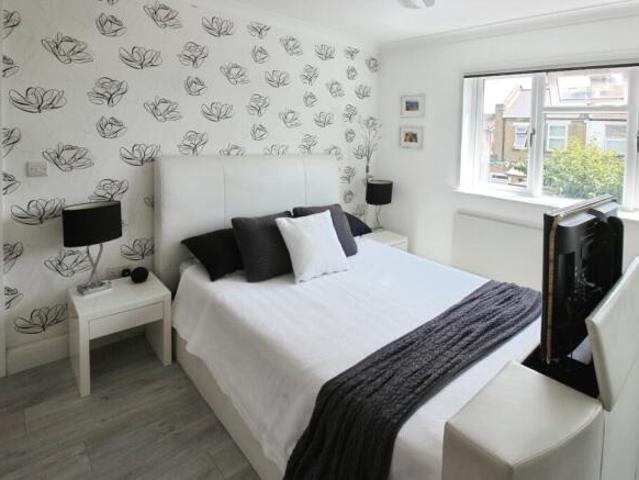 3 bedroom house for rent in Myra Street, London, SE2