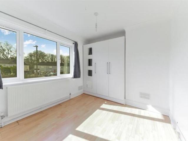 3 bedroom house for rent in New Close, Colliers Wood, SW19