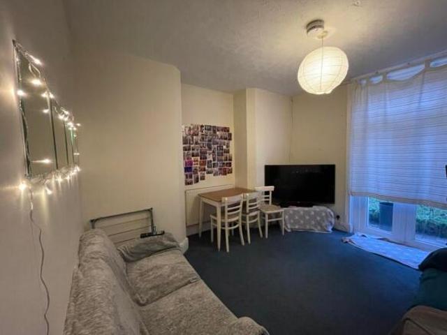 3 bedroom house for rent in Newcombe Road, Polygon, SO15