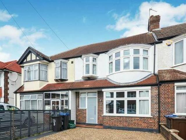 3 bedroom house for rent in Southway Raynes Park London SW20