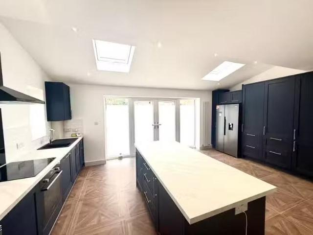 3 bedroom house for rent in Saxville Road, Orpington BR5