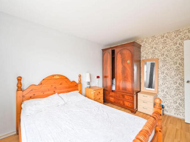 3 bedroom house for rent in Sark Walk, Canning Town, London, E16