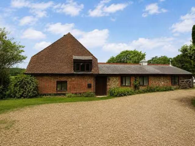 3 bedroom house for rent in Selborne Road, Chawton, Alton, Ham.