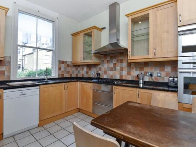 3 bedroom house for rent in Sharsted Street, Kennington, London, SE17