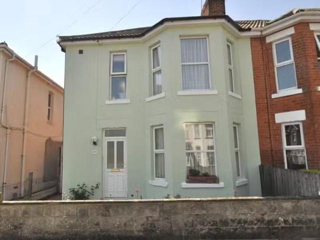 3 bedroom house for rent in Shelbourne Road, Charminster, Bour.