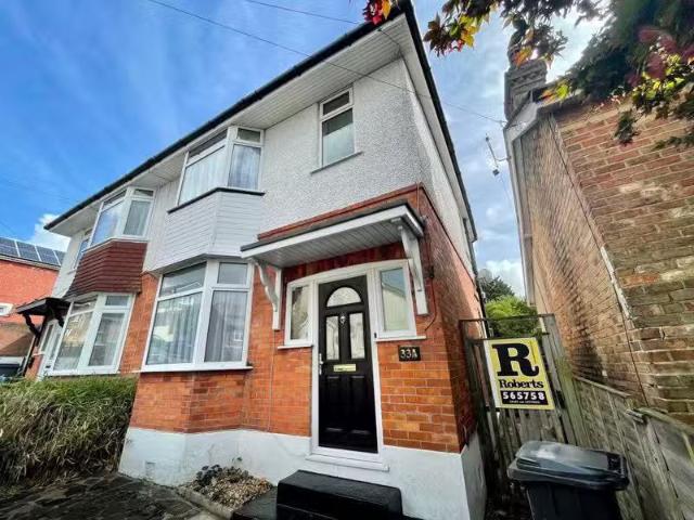 3 bedroom house for rent in Student Three/ Four Bedrooms P012.