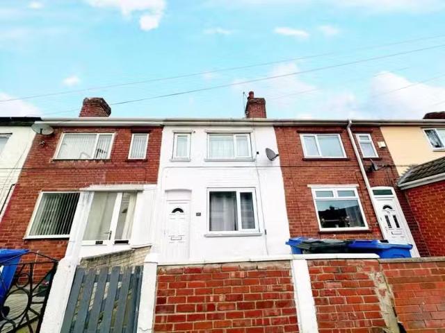 3 bedroom house for rent in Staveley Street, Edlington, DONCAS.