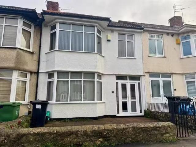 3 bedroom house for rent in Stoneleigh Road, Bristol, BS4