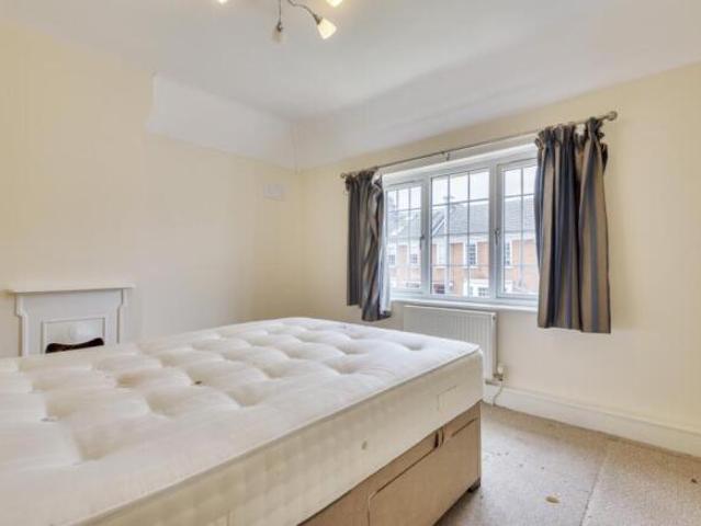 3 bedroom house for rent in Swaby Road, London, SW18