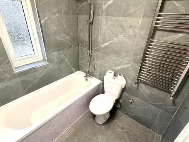 3 bedroom house for rent in Swan Crescent, B69
