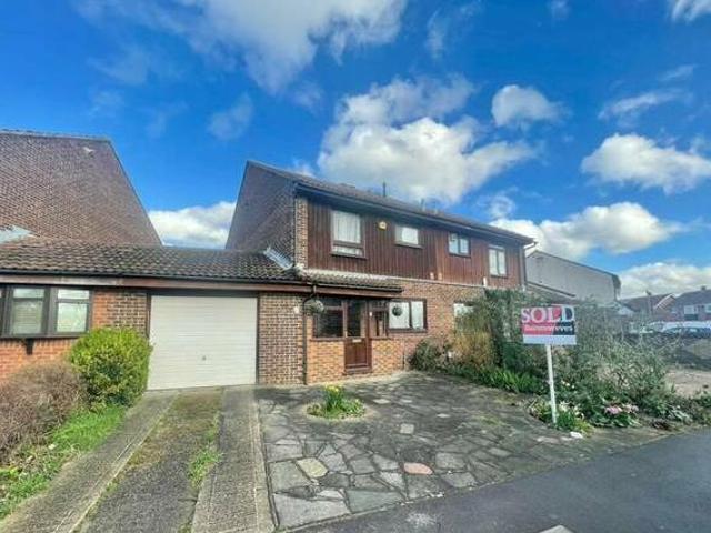 3 bedroom house for rent in Pavilion Terrace IG2