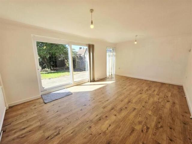 3 bedroom house for rent in Paddock Close, South Darenth, DA4