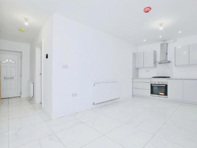 3 bedroom house for rent in Pagenall Drive, Swallownest, SHEFFIELD, S26