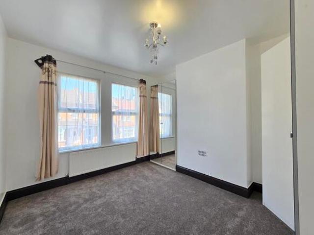3 bedroom house for rent in Park View Crescent, New Southgate, N11