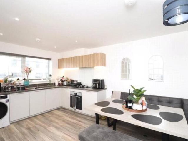 3 bedroom house for rent in Park Meadow Lane, LS12