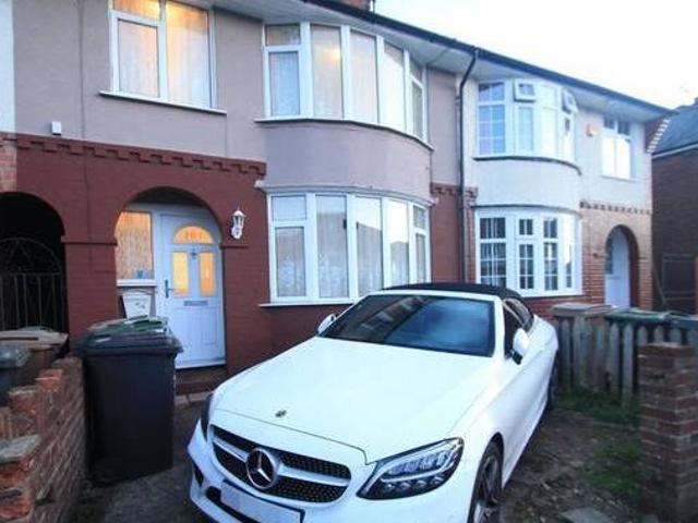 3 bedroom house for rent in Pembroke Avenue LUTON LU4