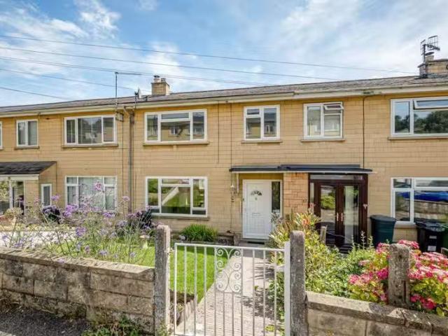 3 bedroom house for rent in Pickwick Road, Fairfield Park, BA1