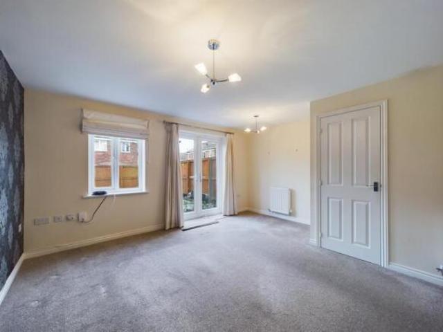 3 bedroom house for rent in Plantation Drive, Bradford, BD9