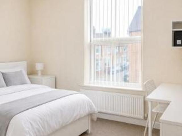 3 bedroom house for rent in Priestley Street, Sheffield, S2