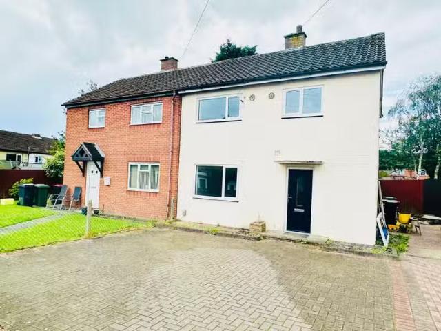 3 bedroom house for rent in Queens Way, Dordon, B78