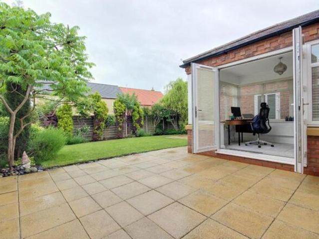 3 bedroom house for rent in Rose Avenue, Kirk Ella, Hull, HU10