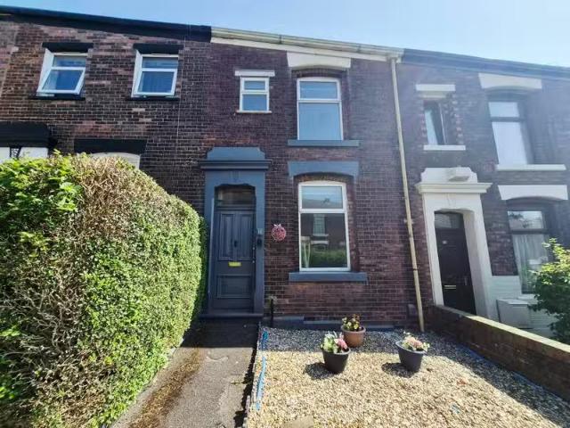 3 bedroom house for rent in Woodbury Avenue, BB2