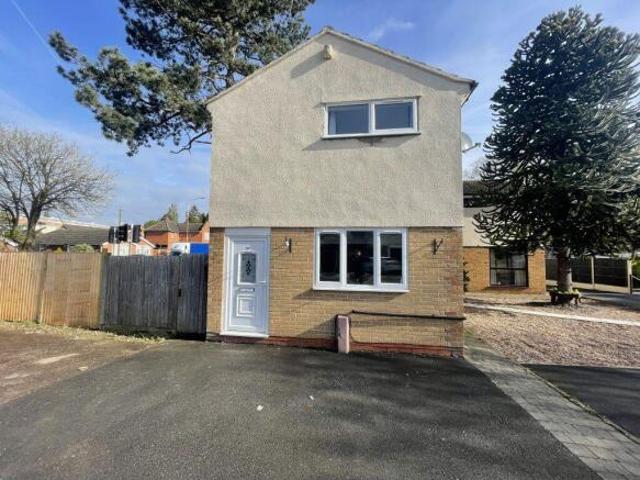 3 bedroom house for rent in Woodbank, Leicester, LE2