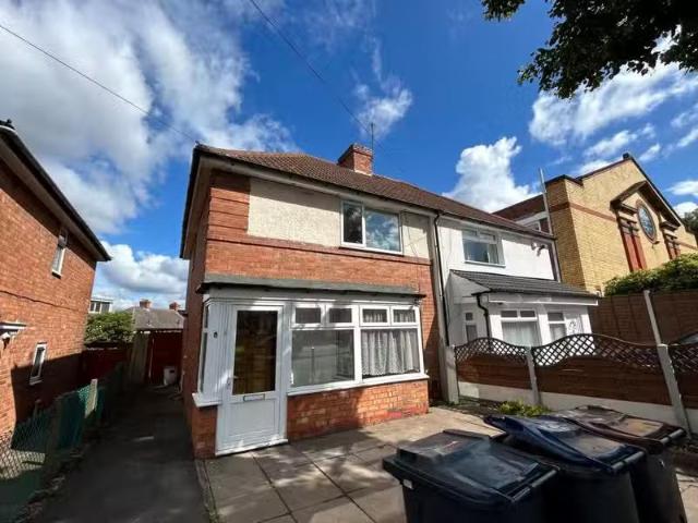 3 bedroom house for rent in Wardend Road, B8