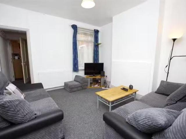 3 bedroom house for rent in Warwards Lane, Birmingham, West Mi.