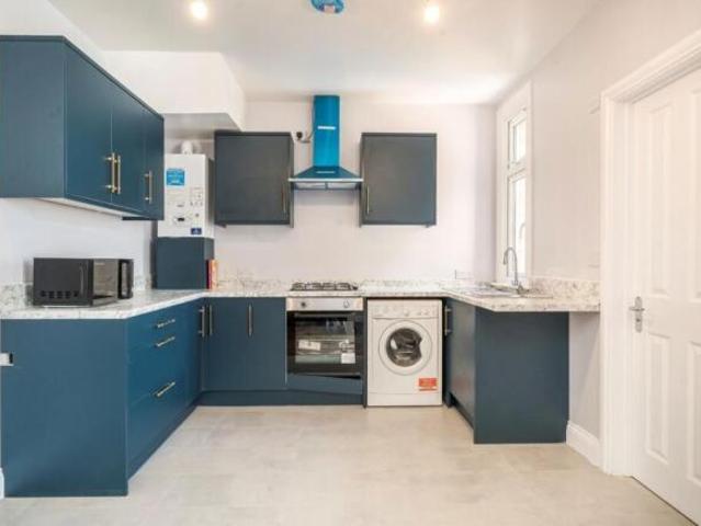 3 bedroom house for rent in Weymouth Avenue, Ealing, W5